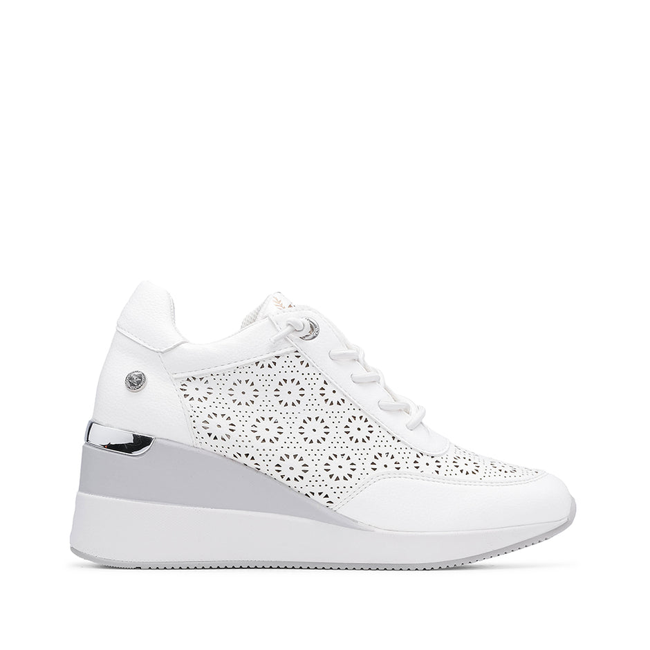 Sapatilhas de Mulher – Manuel Alves